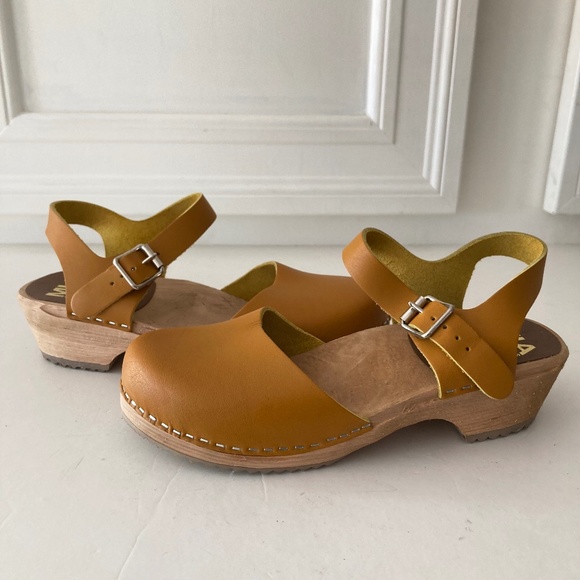 MIA | Shoes | Nwot Free People Mia Sofia Yellow Leather Clogs Sz 38 ...
